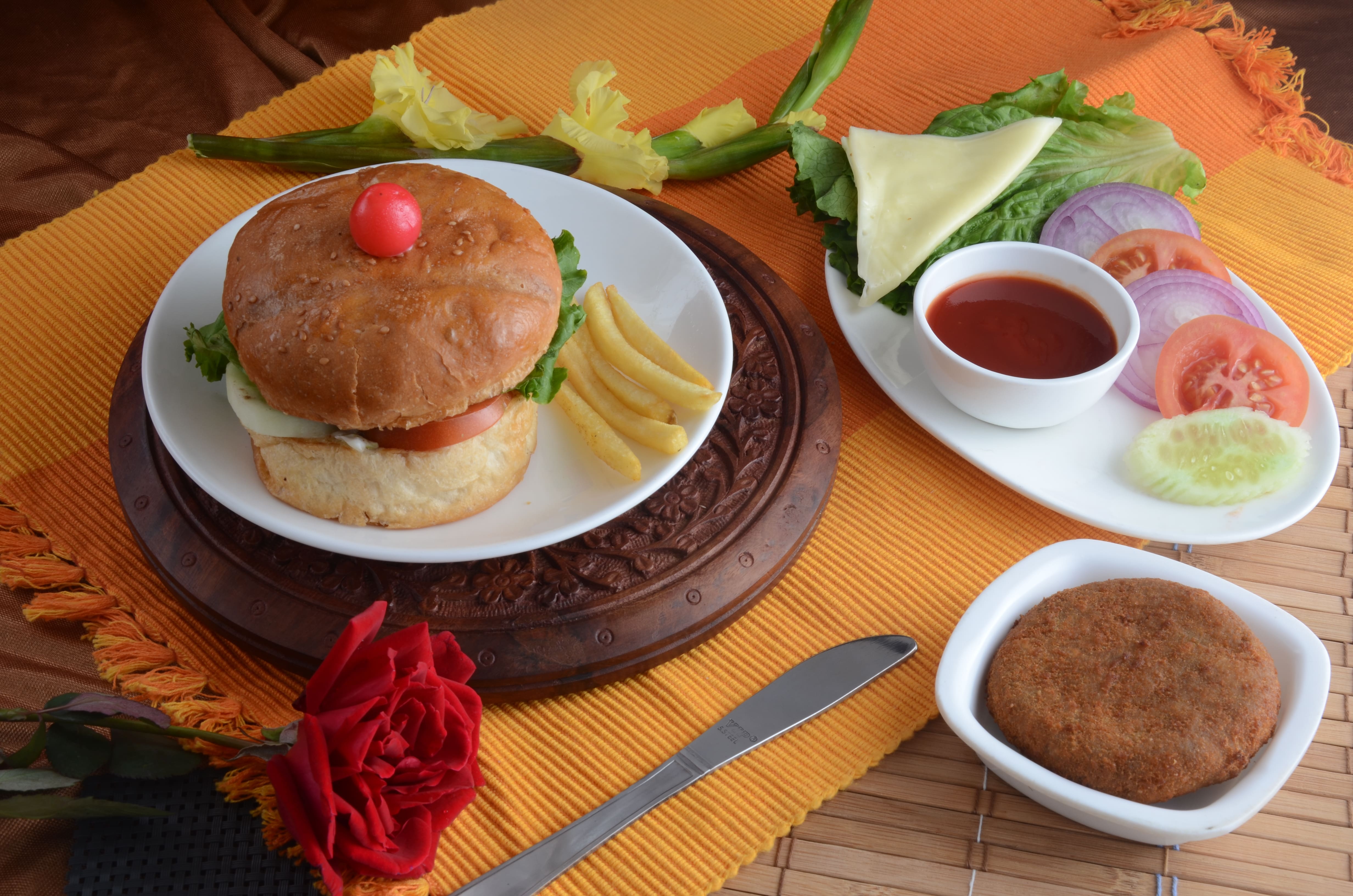 Hot & Cold Cafe, Purani Ranchi, Ranchi | Zomato