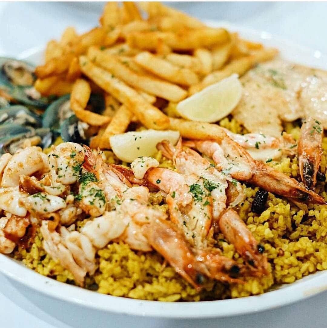 Fish Streat, Riau, Bandung