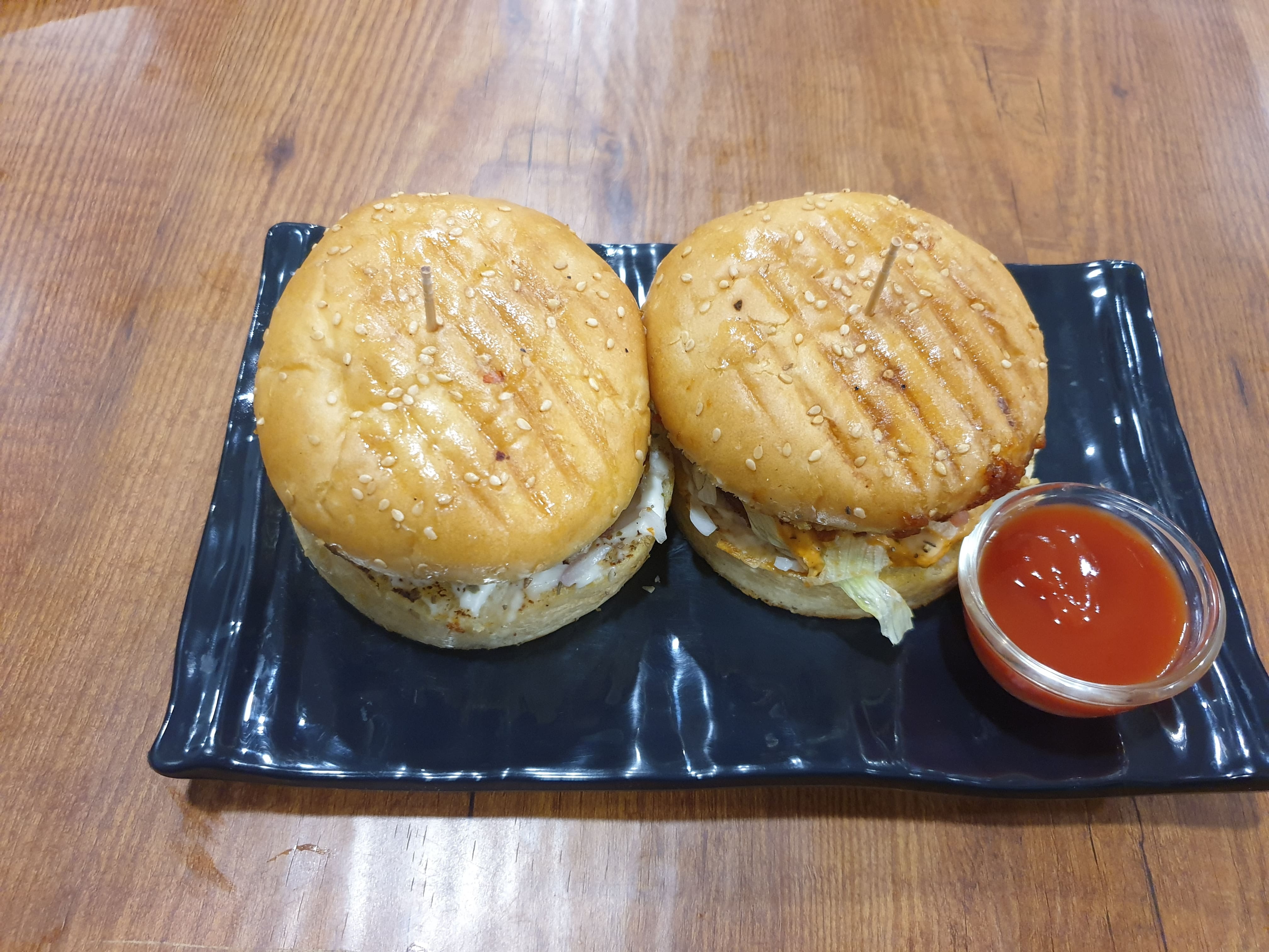 Junior & Senior Burger, Ambavadi, Ahmedabad | Zomato