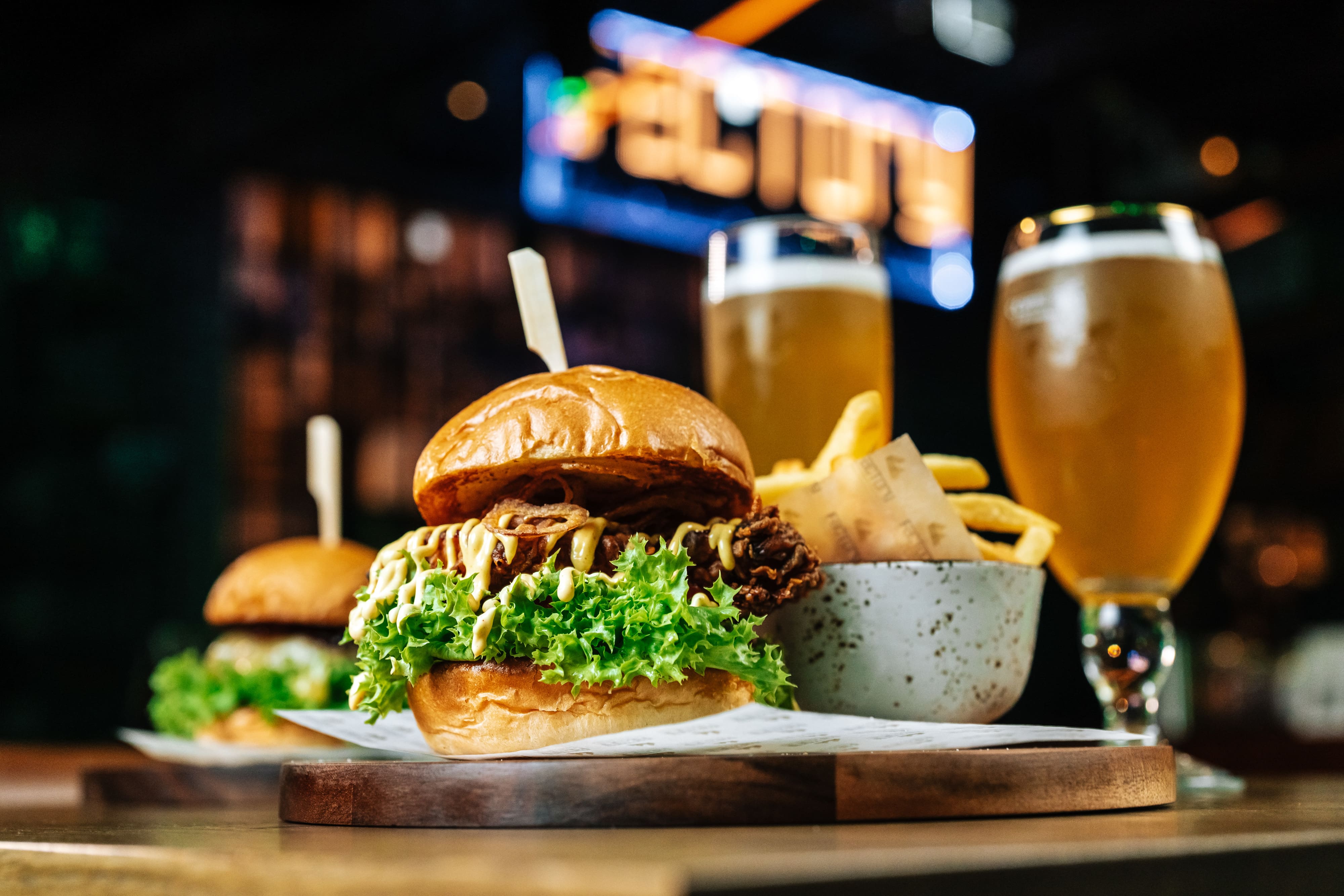 McGettigan's Irish Pub - Voco Bonnington Dubai, Jumeirah Lake Towers ...