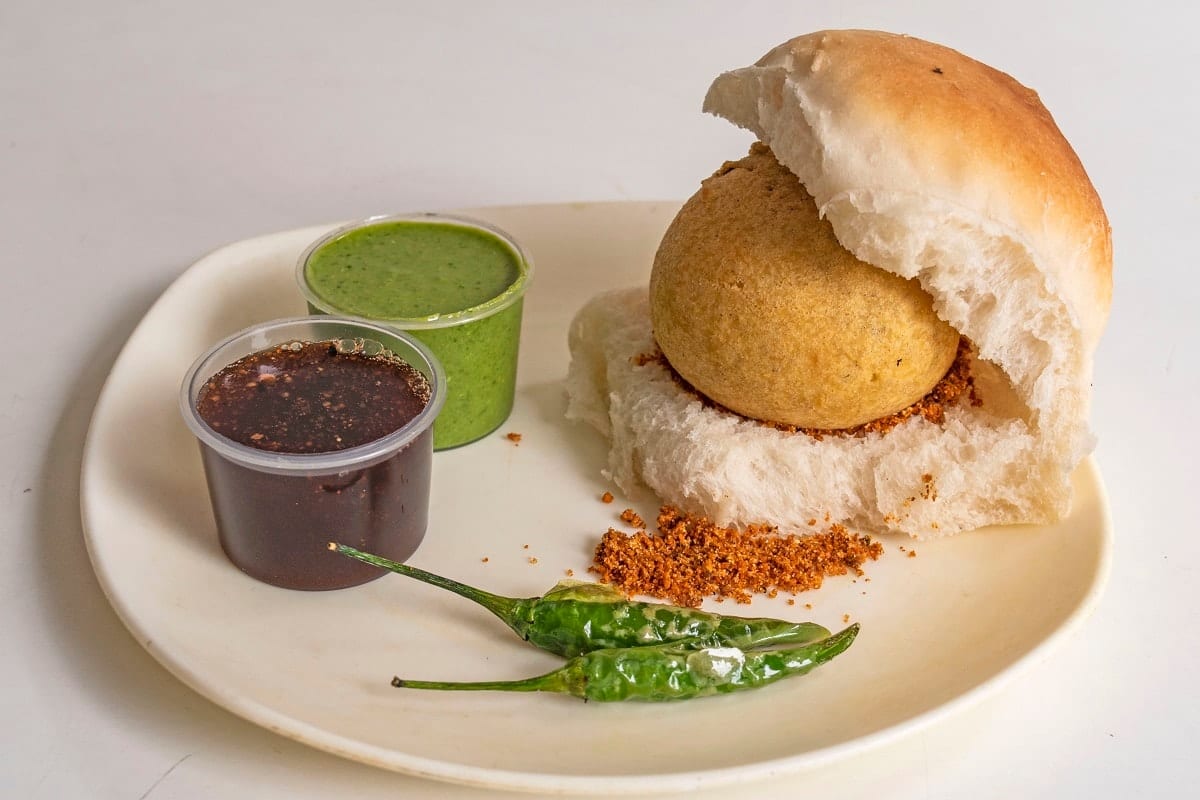 Kunjvihar Vada Pav Shop, Naupada, Thane West order online - Zomato