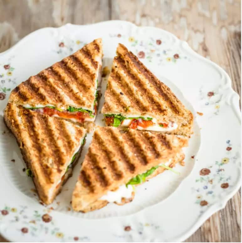 Goldsmith's Cafe , Shakarpur, New Delhi | Zomato