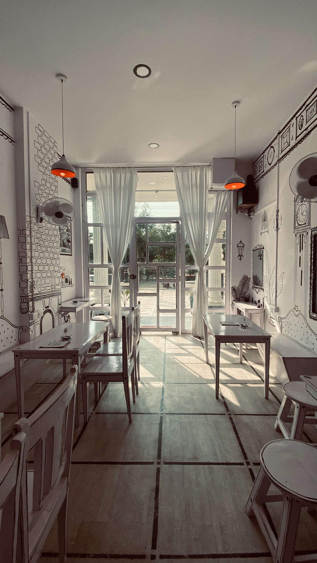 Off White, Shobhagpura, Udaipur | Zomato