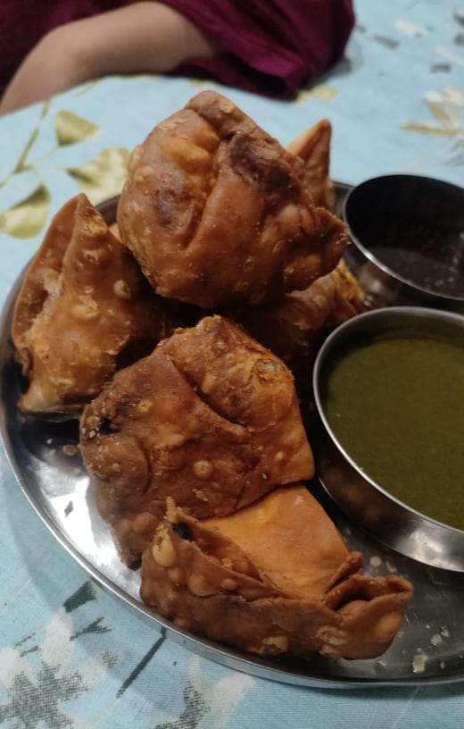 United Snacks Bar, Mathura Locality order online - Zomato
