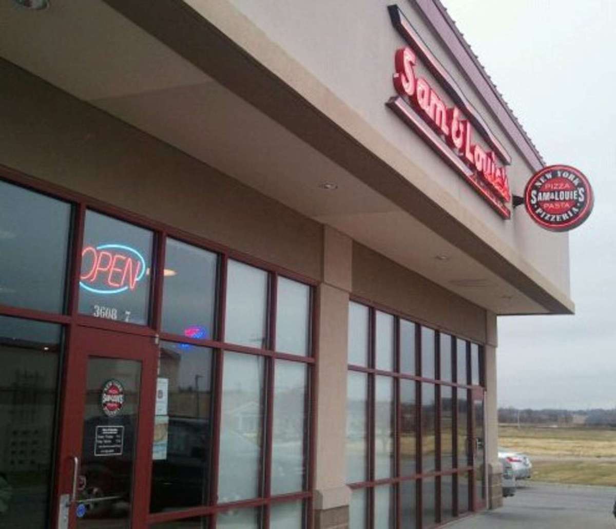 Sam & Louie's New York Pizzeria, Bellevue, Omaha