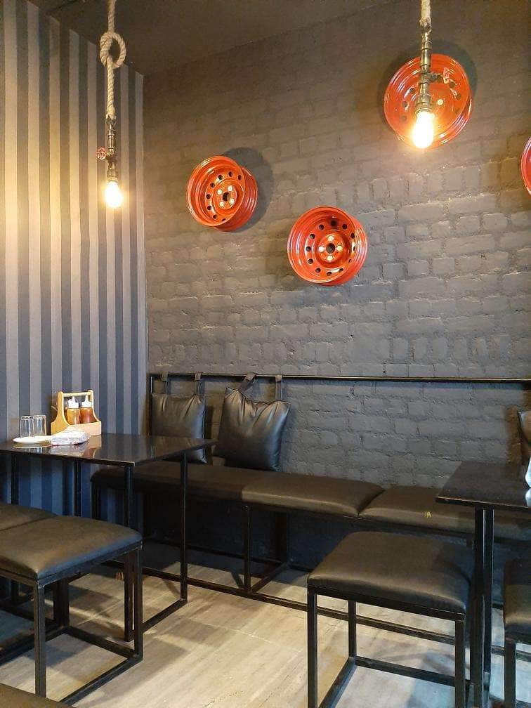 Cafe Metro, Thousand Lights order online - Zomato