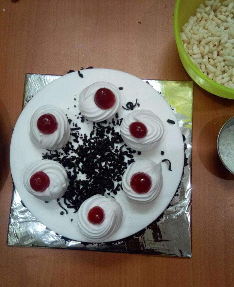 Deluxe Bakery, Mangalwar Peth order online - Zomato