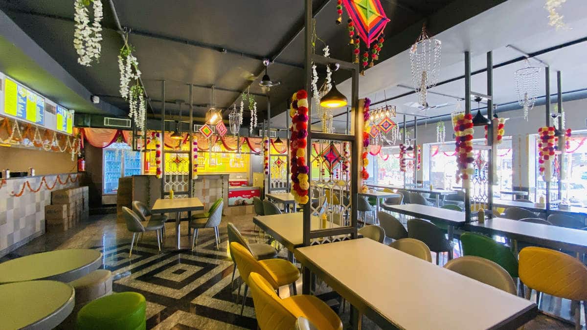 Sharma And Vishnu Fast Food : Hamidia Road, Peer Gate Area, Bhopal | Zomato